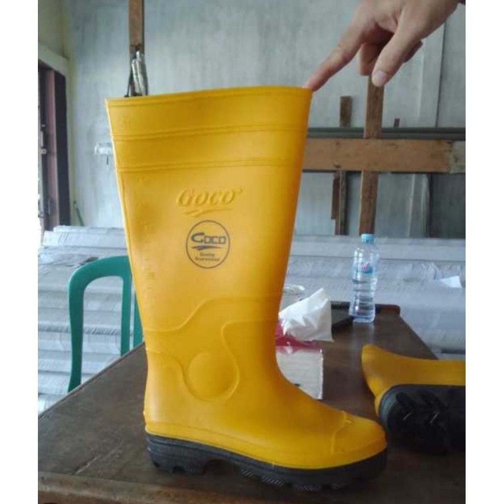 Jual Sepatu boots goco Kuning Original Malaysia Ukuran 38-43 | Shopee ...