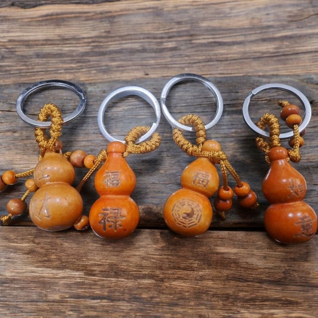 Jual keychain gantungan kunci lucu / labu / kayu persik/ kayu botol ...