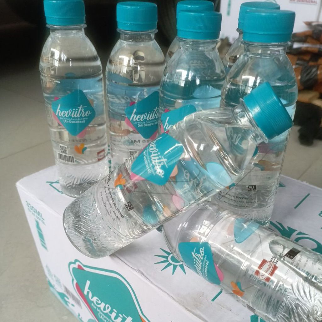 Jual Air Demineral Heviitro ukuran 330 ml isi 24 pcs | Shopee Indonesia