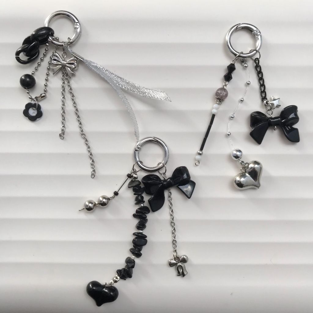 Jual Bag Charm, Keychain, Black Silver White, Gantungan Tas Putih Hitam ...