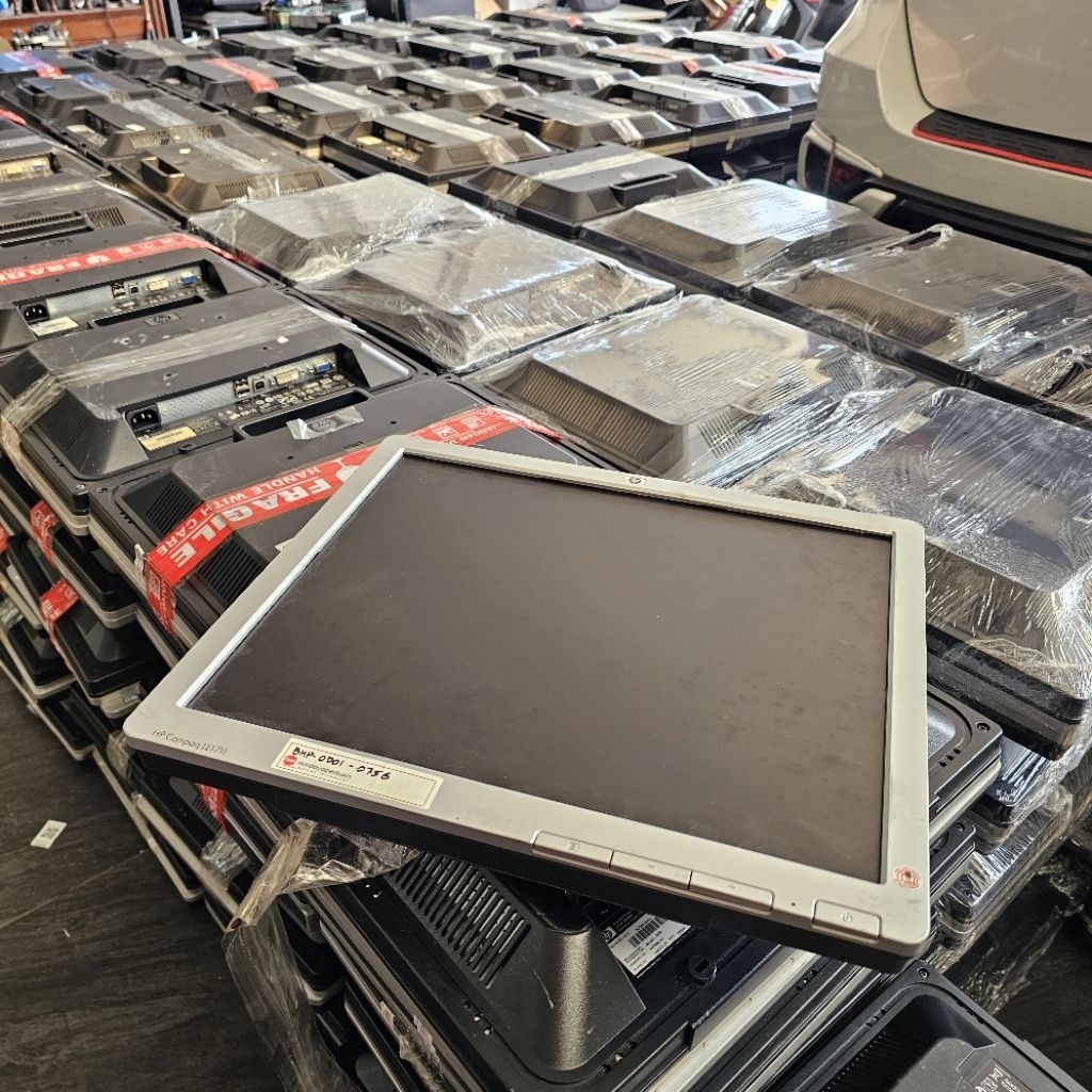 Jual MONITOR HP 17 INCH KOTAK TANPA KAKI MINUS SEDIKIT AMAN DI WINDOWS ...