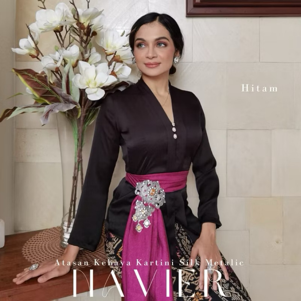 Jual Kebaya bali silk navier | kebaya kartini bali kancing mutiara ...