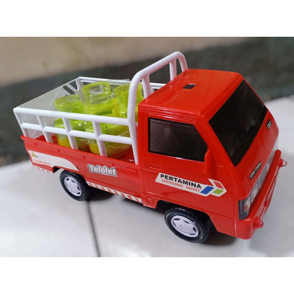 Jual Mainan Mobil Truck L300 Pertamina Gas Lpg (Warna merah) | Shopee ...