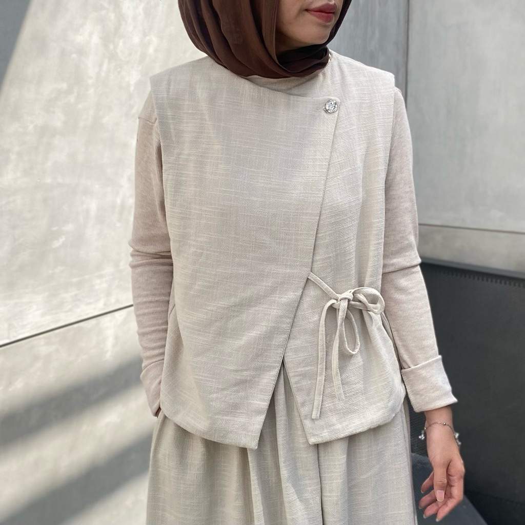 Jual Zyrabelle Alice Vest Tali Samping Wanita | Shopee Indonesia
