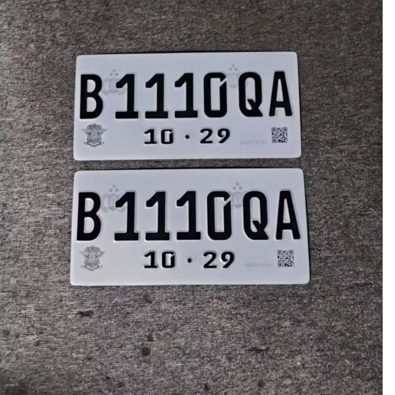 Jual plat mobil JDM reflektif putih barcode sepasang depan belakang ...