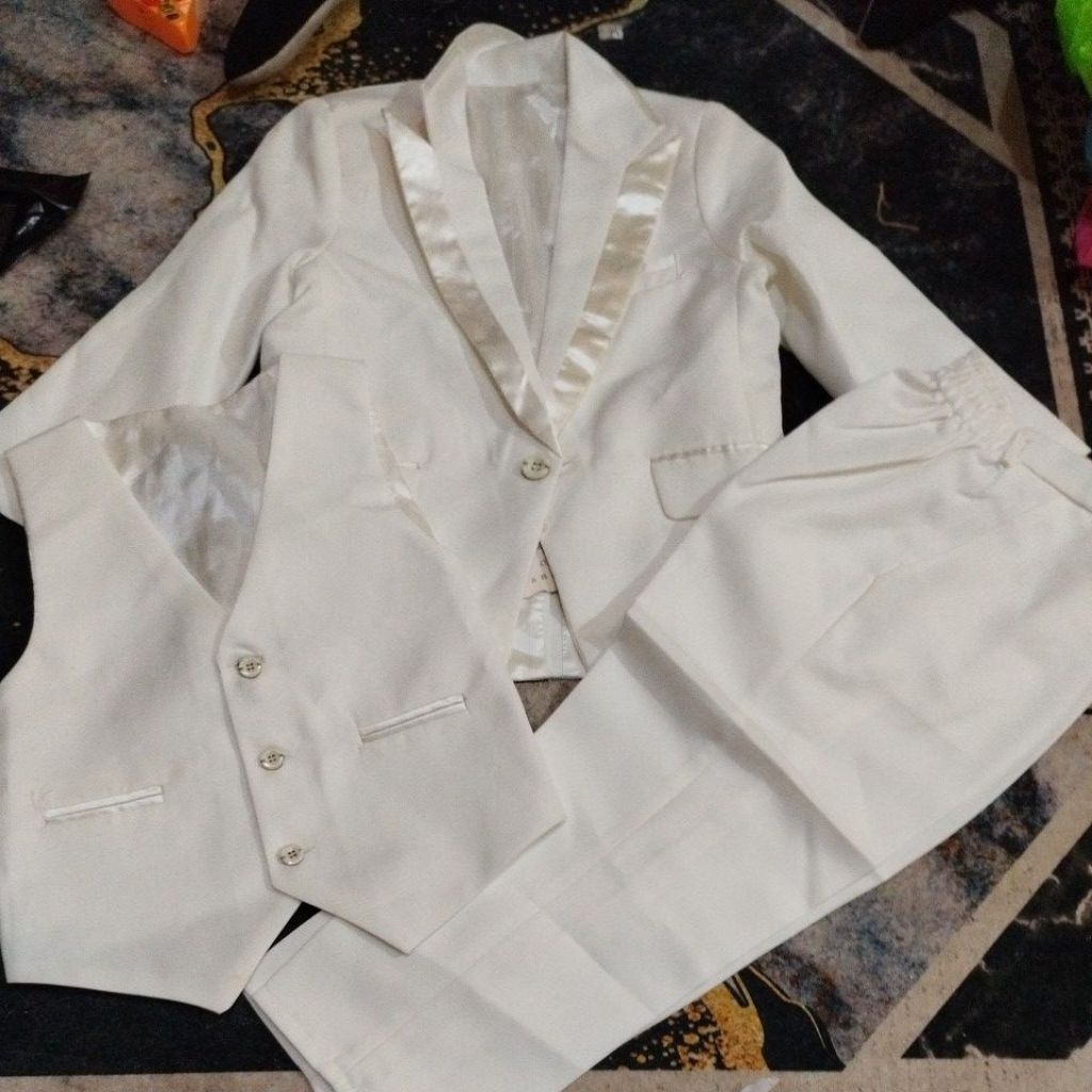 Jual setelan jas putih anak laki laki size 4 dan 6. jas, rompi dan ...