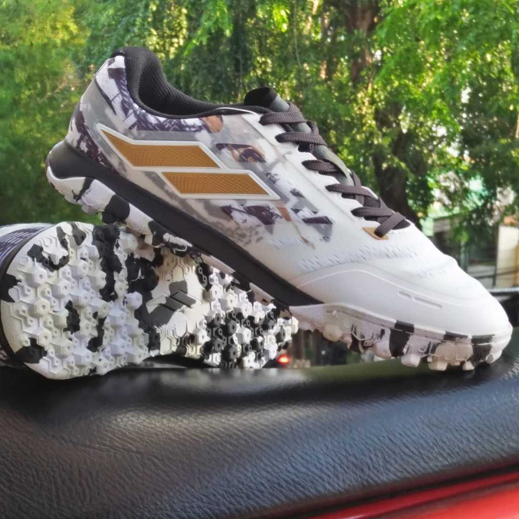 Jual Sepatu Minisoccer Turf Mills Voltasala Alvez White Black Gold ...