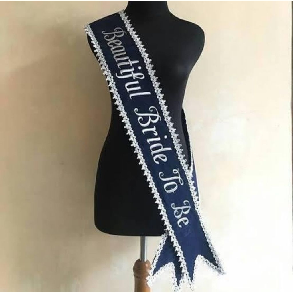 Jual (1 HARI JADI) SELEMPANG WISUDA / SELEMPANG BAHU LIST RENDA MAHKOTA ...