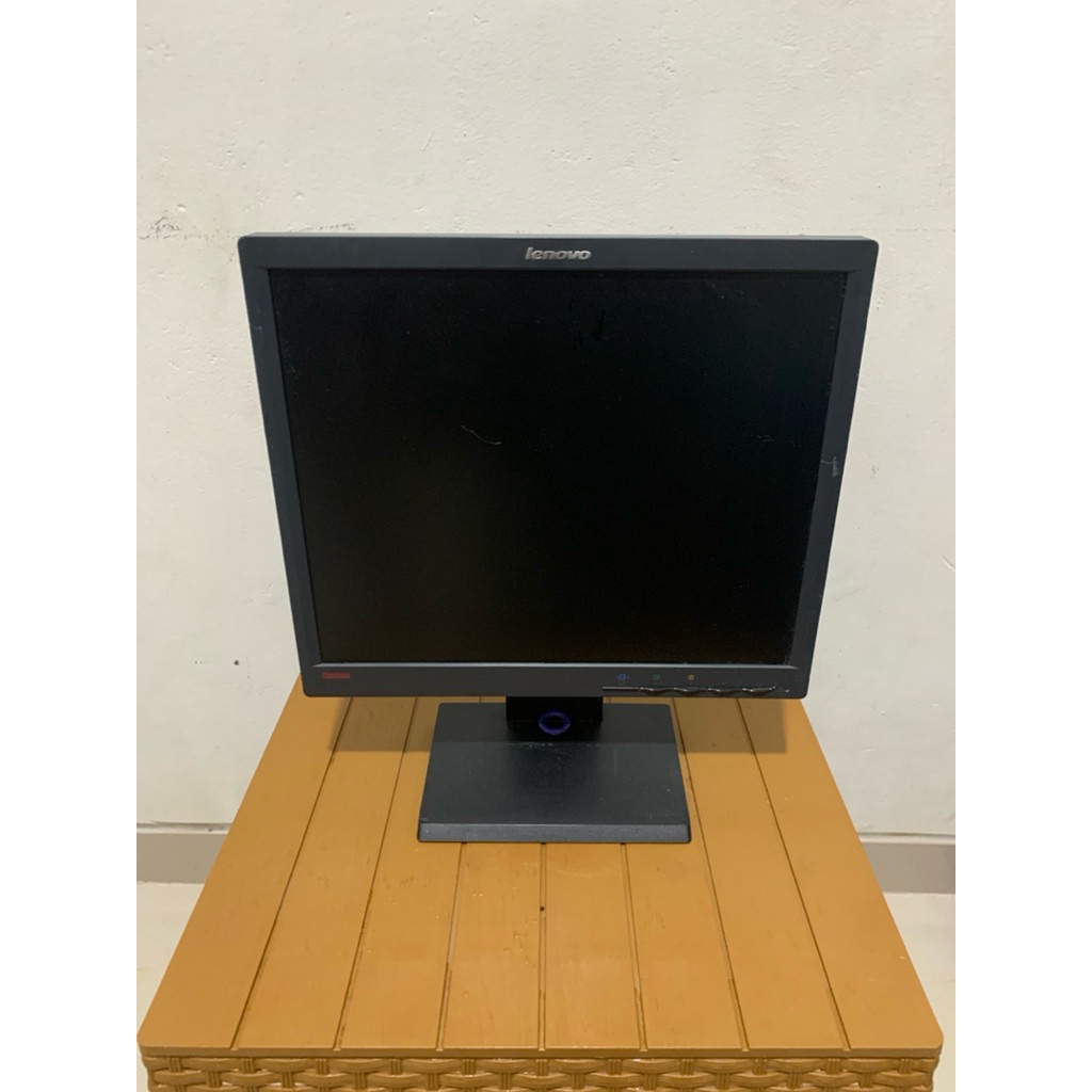 Jual Layar Monitor Lenovo 17 inchi ( Free Kabel Power & Kabel VGA ...