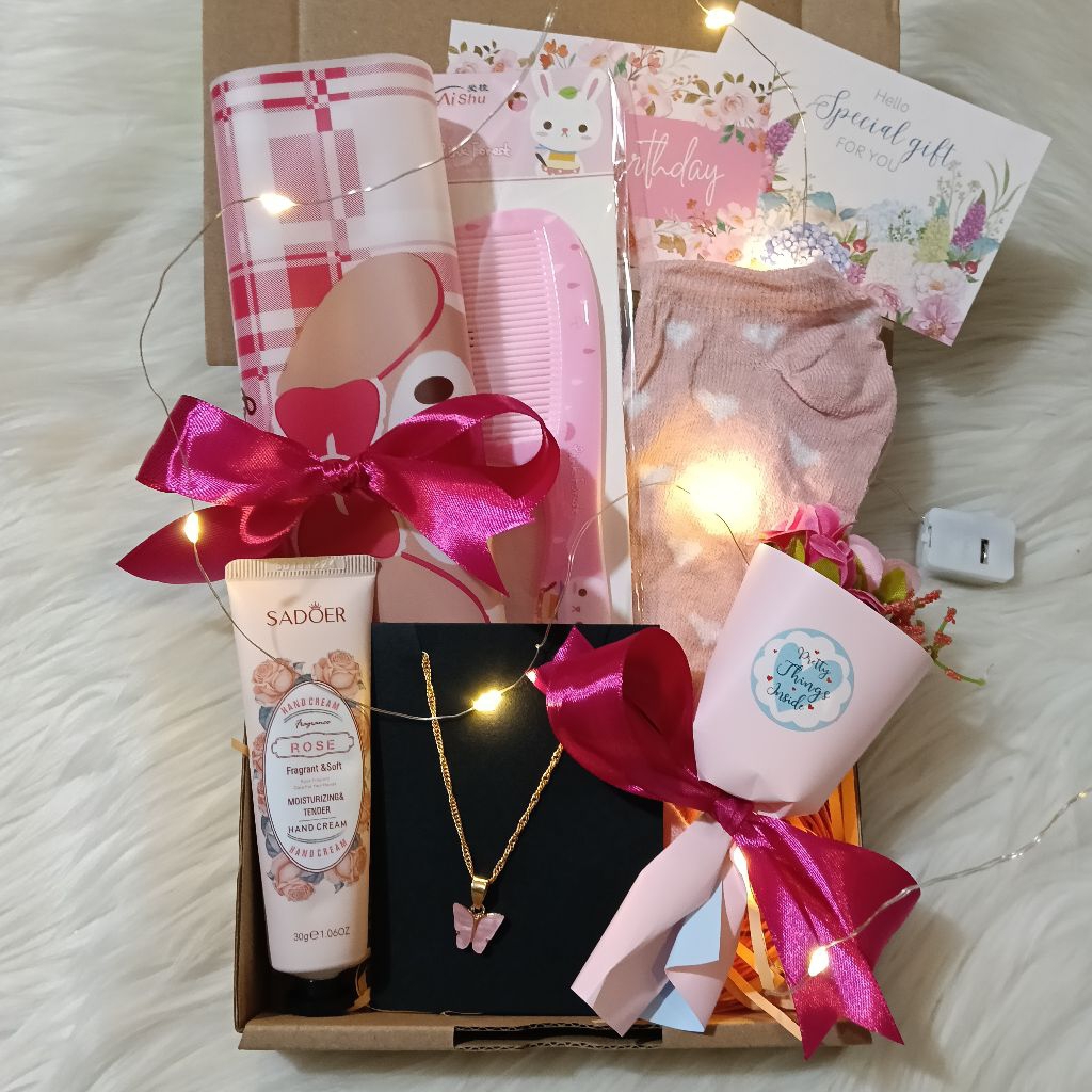 Jual Hampers gift box kado cewek ulang tahun birthday ultah wisuda ...