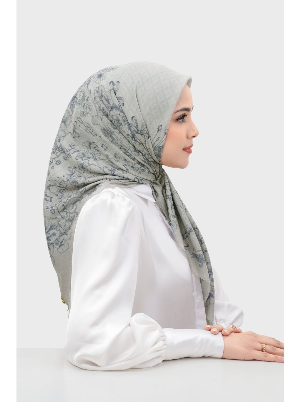 Jual Nada 3 Styling Buttonscarves Ready size Regular dan XL | Shopee ...