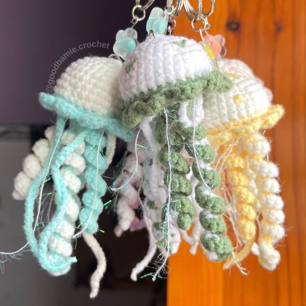 Jual KEYCHAIN JELLY FISH | GANTUNGAN ubur-ubur rajut | Gantungan kunci ...
