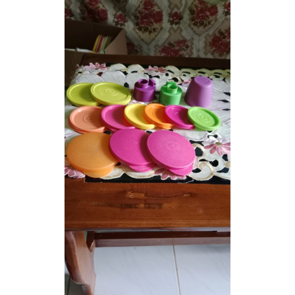 Jual Aneka Tutup Tupperware bulat kecil, Second,harga 12.500 - 15.000 ...