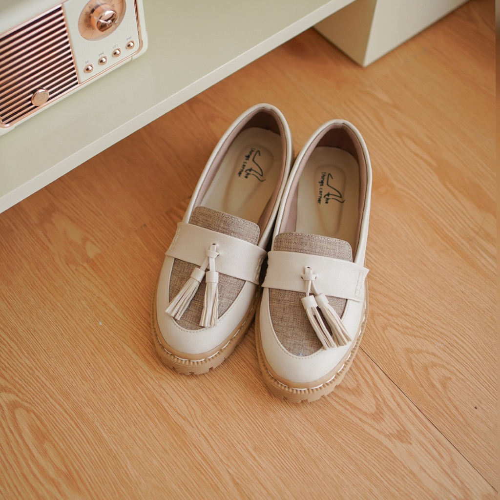 Jual ELOISE DOKMART - Sepatu watnita/ Docmart wanita/ Loafers | Shopee ...
