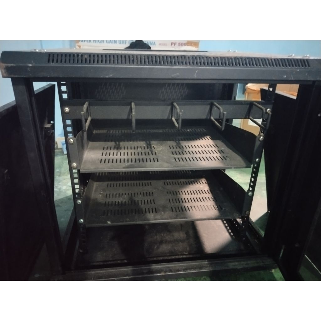 Jual RACK SERVER 12U BEPTH 600MM BARANG SESUAI FOTO UNIT BEKAS PAKAI ...
