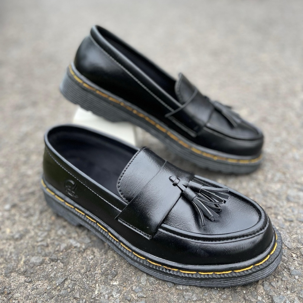 Jual Sepatu Docmart Terlengkap & Harga Terbaru Mei 2026 | Shopee Indonesia