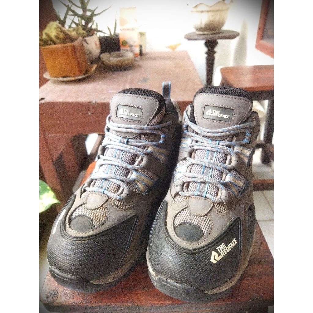 Jual sepatu trail run seken brand The Red Face sz 42 | Shopee Indonesia