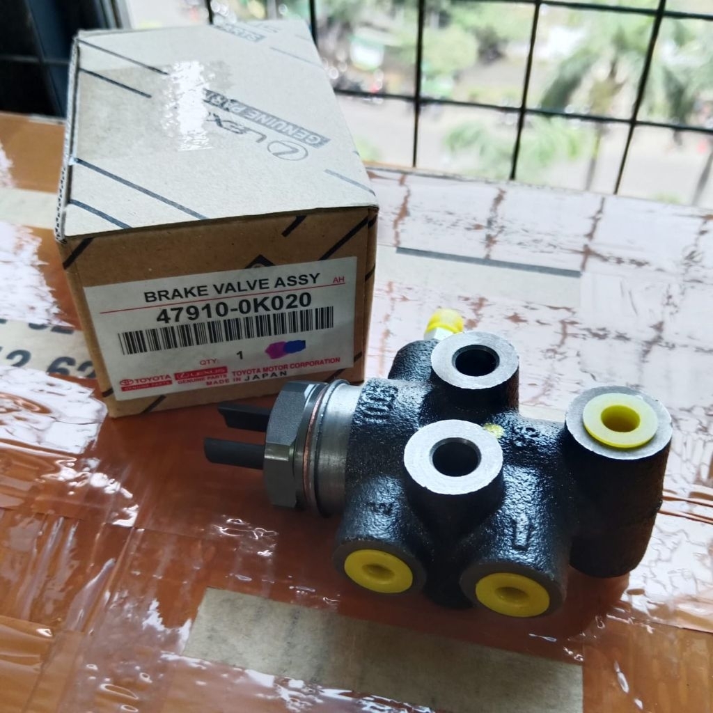 Jual PEMBAGI MINYAK REM VALVE ASSY TOYOTA HILUX VIGO DOUBLE CABIN ...