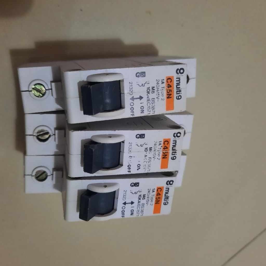 Jual mcb merlin gerin 1p 1A | Shopee Indonesia