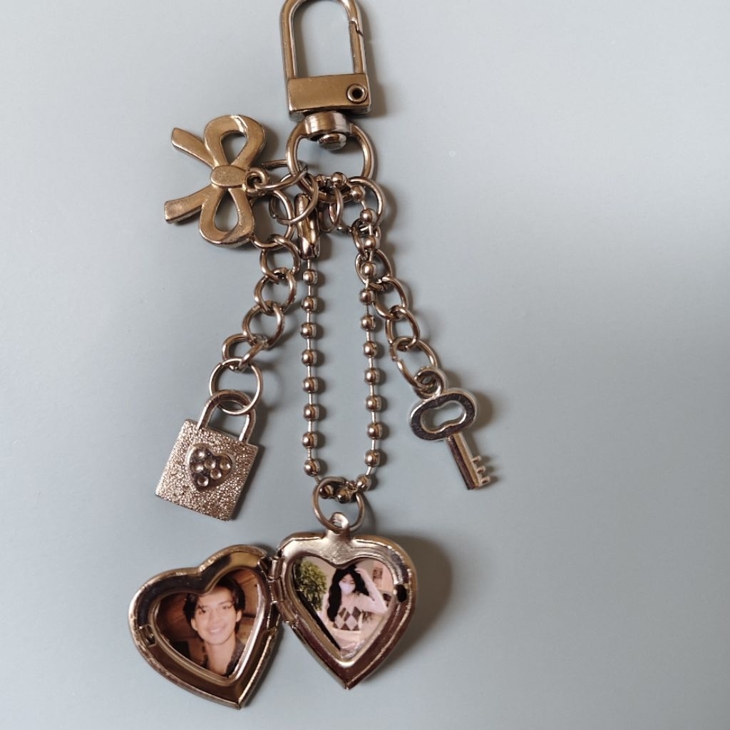 Jual (langsung kirim)keychain love liontin custom foto/locket heart 3cm ...