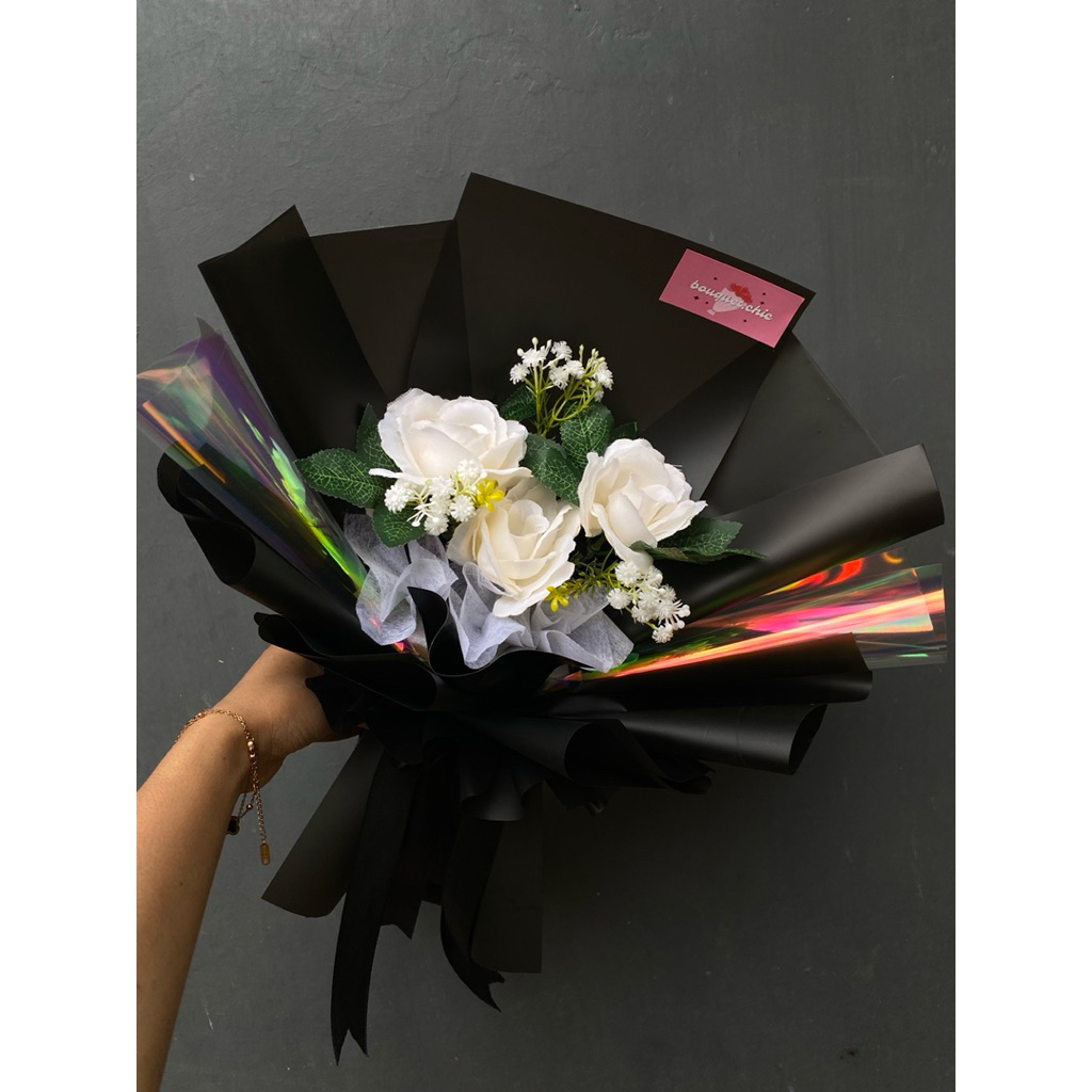 Jual Buket Bunga Hitam Cowok Gift dengan Desain Elegan dan Warna Putih ...