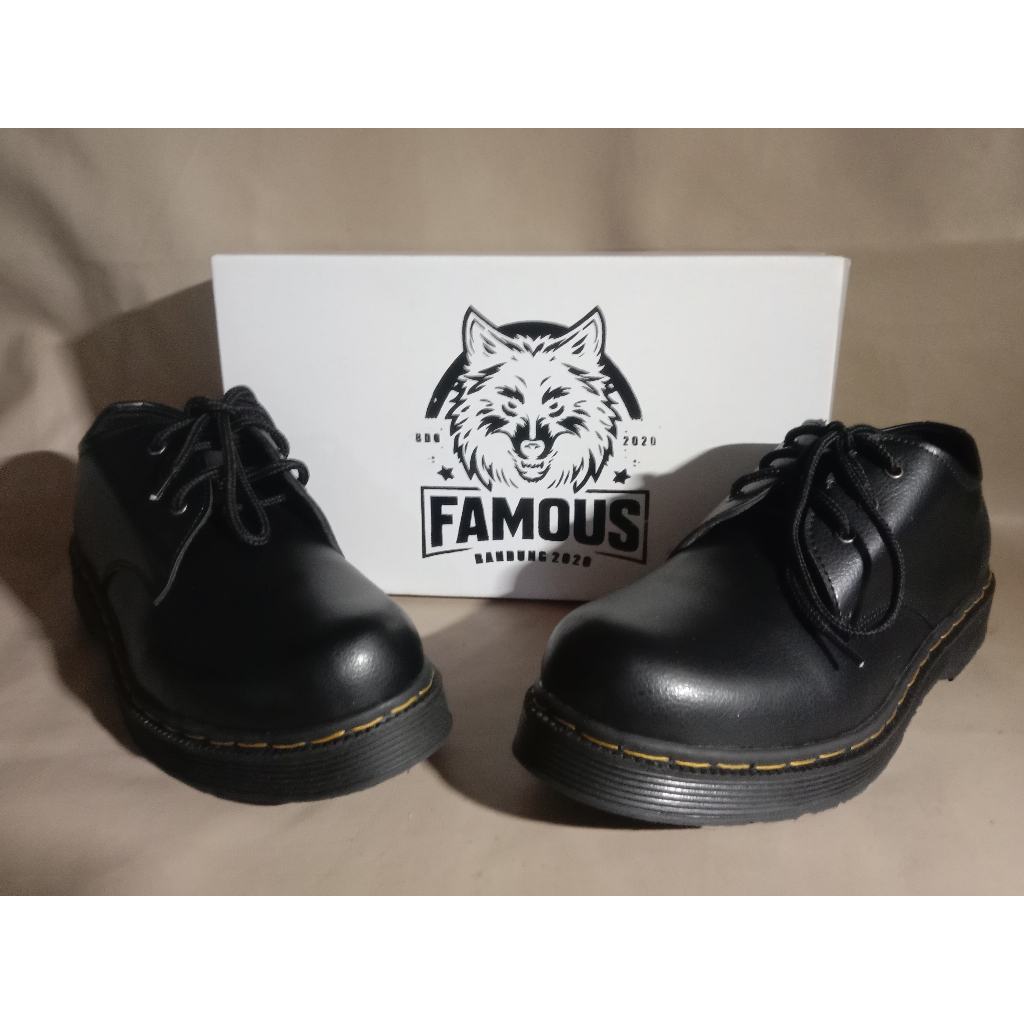 Jual Sepatu Pria dockmart hitam/Sepatu loafers Dockmart 3 Hole pria ...