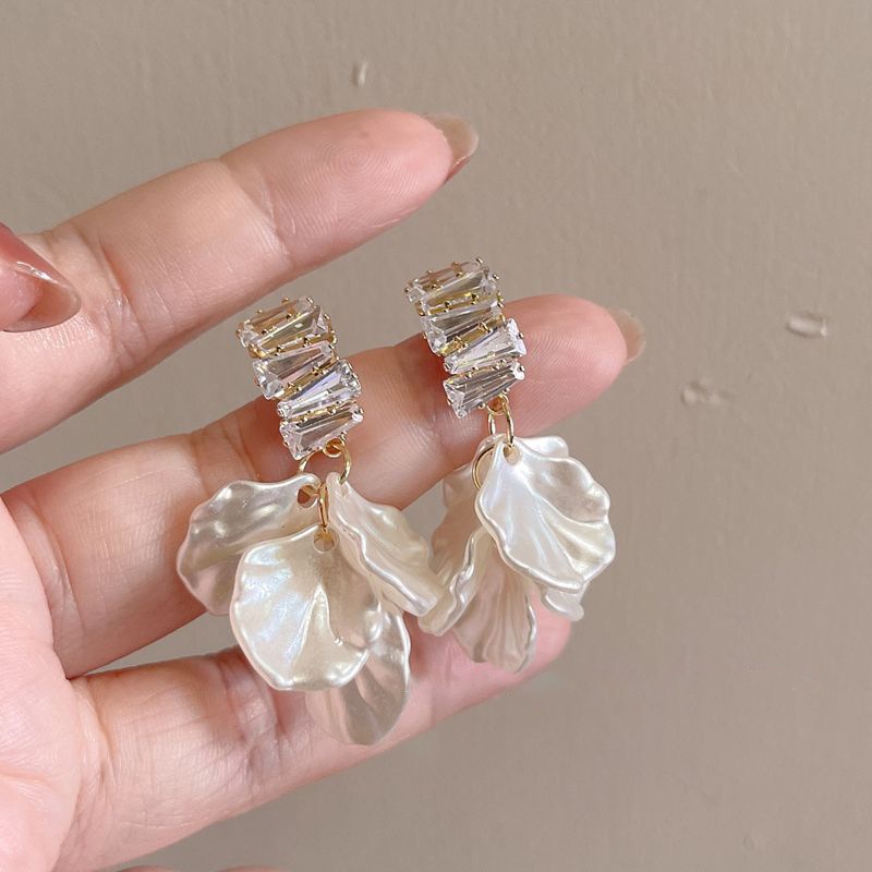 Jual ANT-168 Anting bunga kelopak warna putih pearl mutiara cantik ...