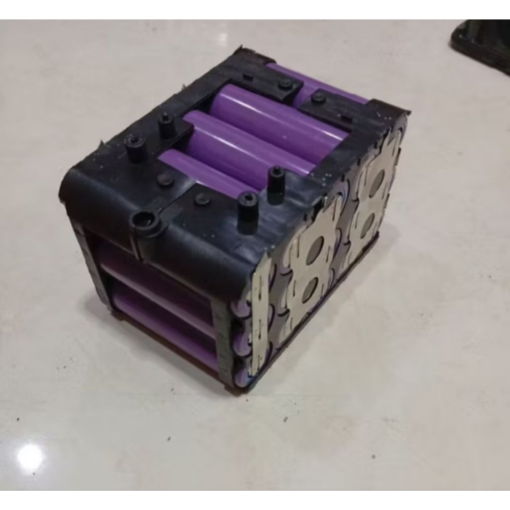 Jual 15 batre 18650 plus holder kondisi on semua kapsitas 1000-1200 mah ...