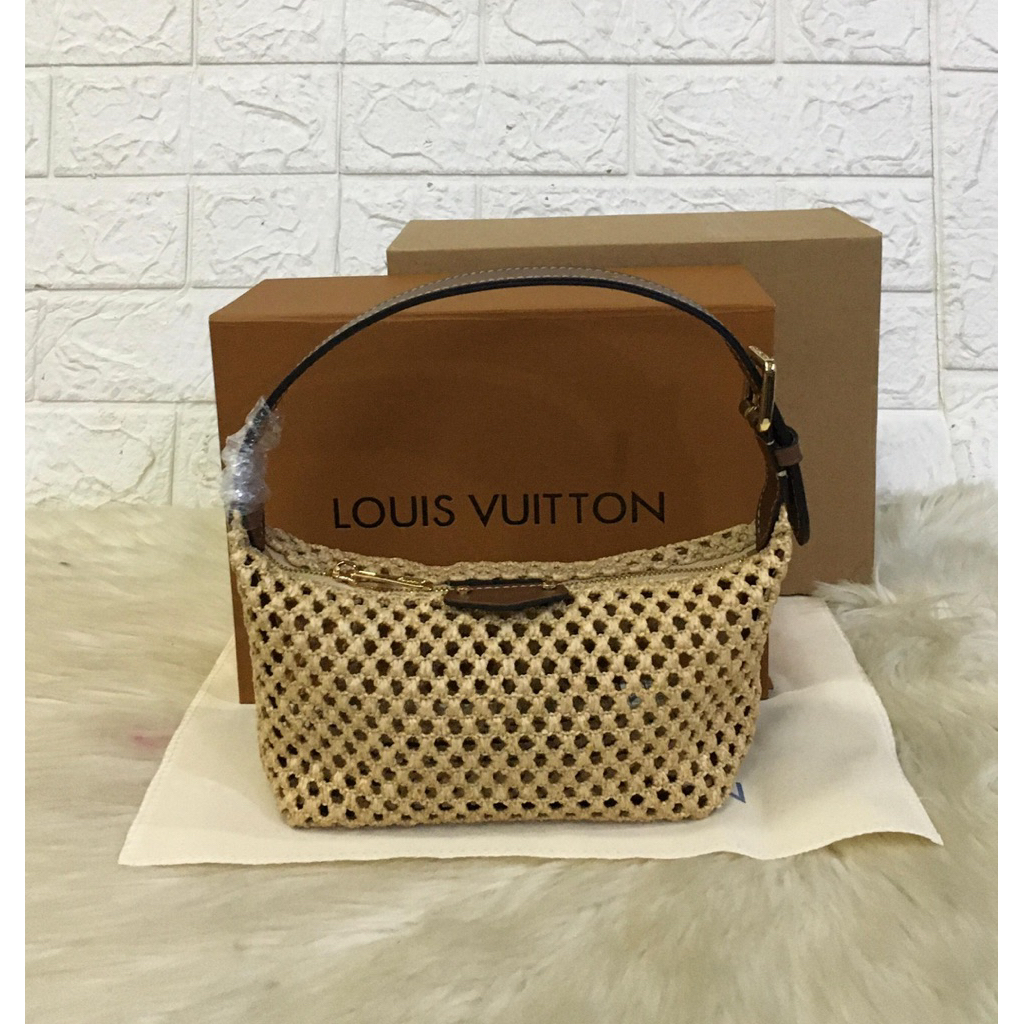 Jual LV Hills Pochette Monogram M14304 with Magnet Box (Double Box ...