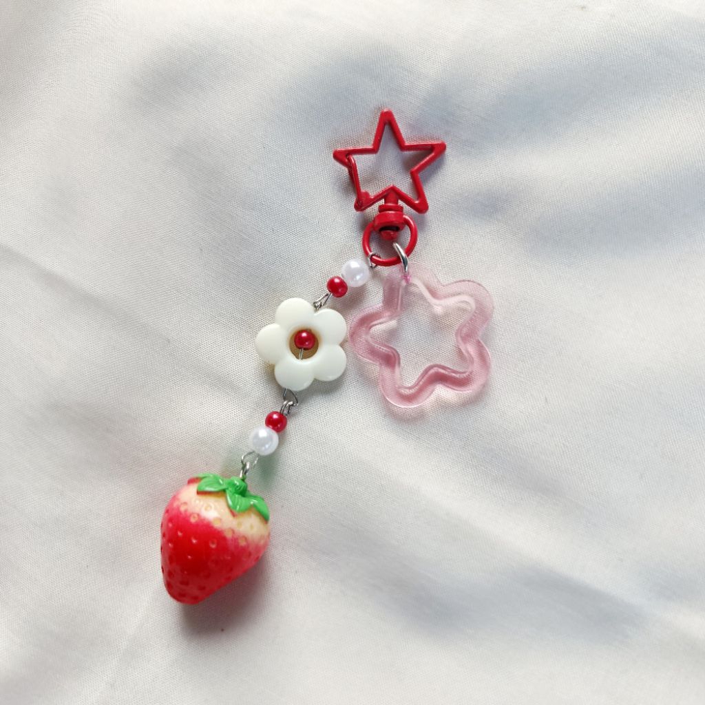 Jual Keychain Fresh Strawberry | Beads Phone Charms | Cute Phone Strap ...