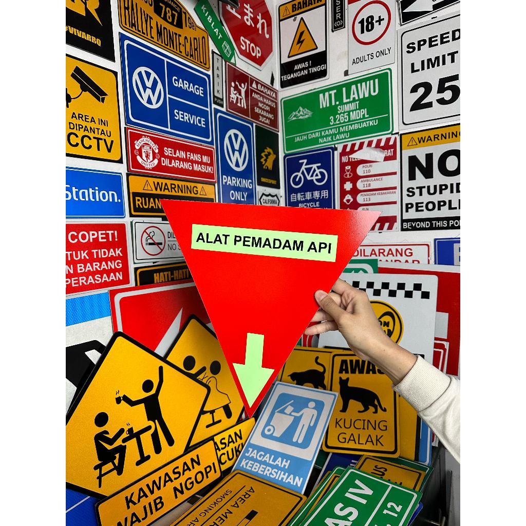 Jual SIGN APAR SEGITIGA GLOW IN THE DARK 35 X 35 CM | SIGN TANDA ARAH ...