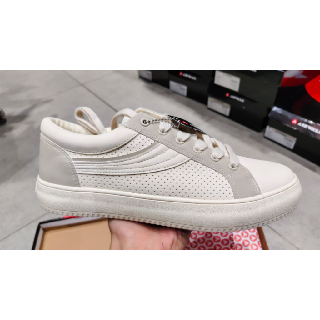 Jual Sepatu Sneaker's Pria Airwalk Callum - Beige Original | Shopee ...