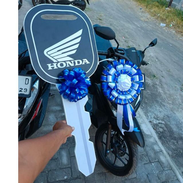 Jual Kunci Besar Simbolis / Paket lengkap kunci Dummy plus Pita hadiah ...