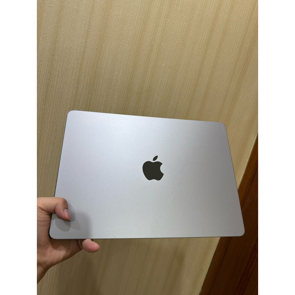 Jual Macbook Air M2 Space Grey 8/256 GB, Resmi iBox (ID/A), Like New ...