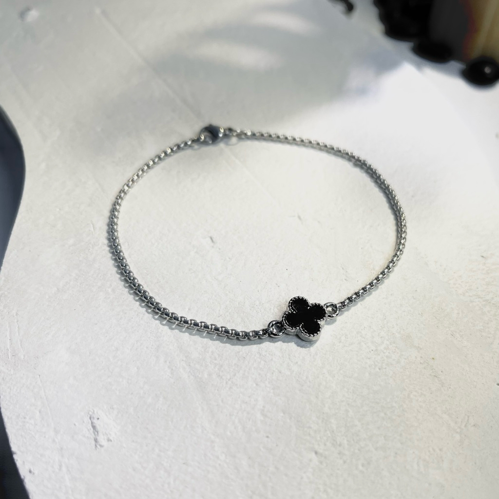 Jual Gelang Clover Titanium Stainless | Gelang Wanita Anti Karat ...