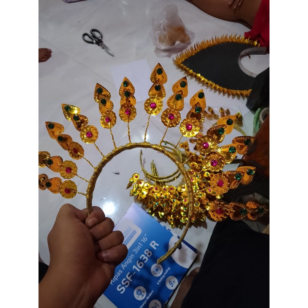 Jual mahkota bando naggin Makasar bisa untuk acara karnaval dan ...
