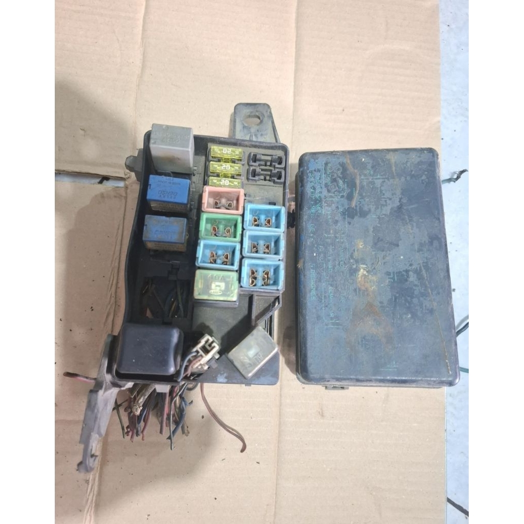 Jual box sikring sekring fuse box bagian mesin Proton Wira | Shopee ...
