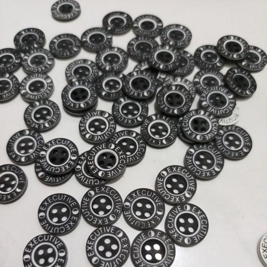 Jual kancing executive hitam//putih ukuran 13mm isi=12pcs | Shopee ...