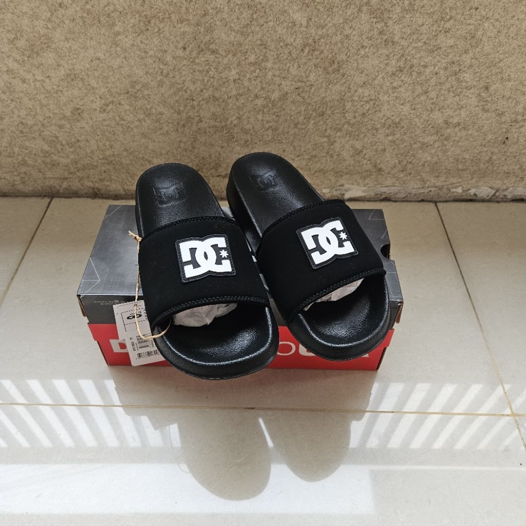 Jual Dc Shoes Slides Black - White / Sandal Dc Shoes / DC Shoes Slide ...