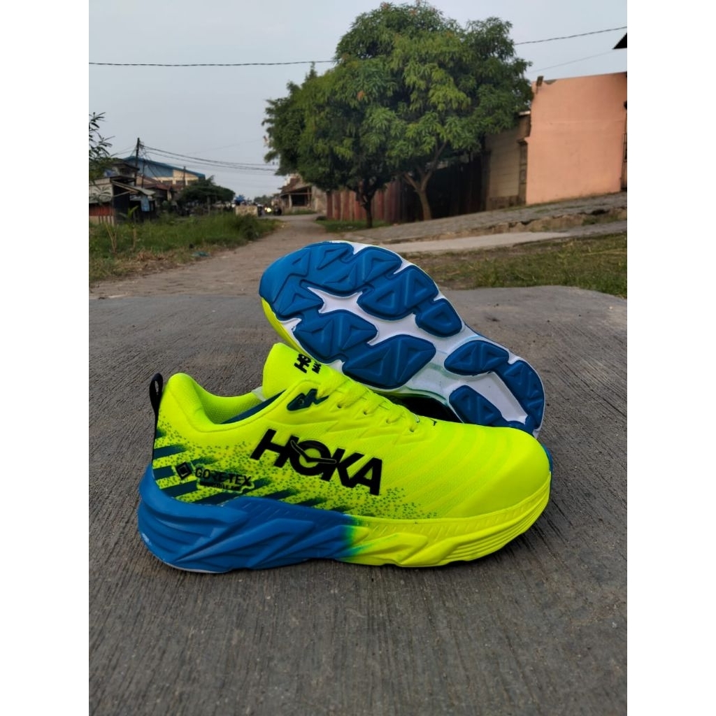 Jual Sepatu Running Wanita Hoka Gore-Tex Invisible Fit / Sneakers ...
