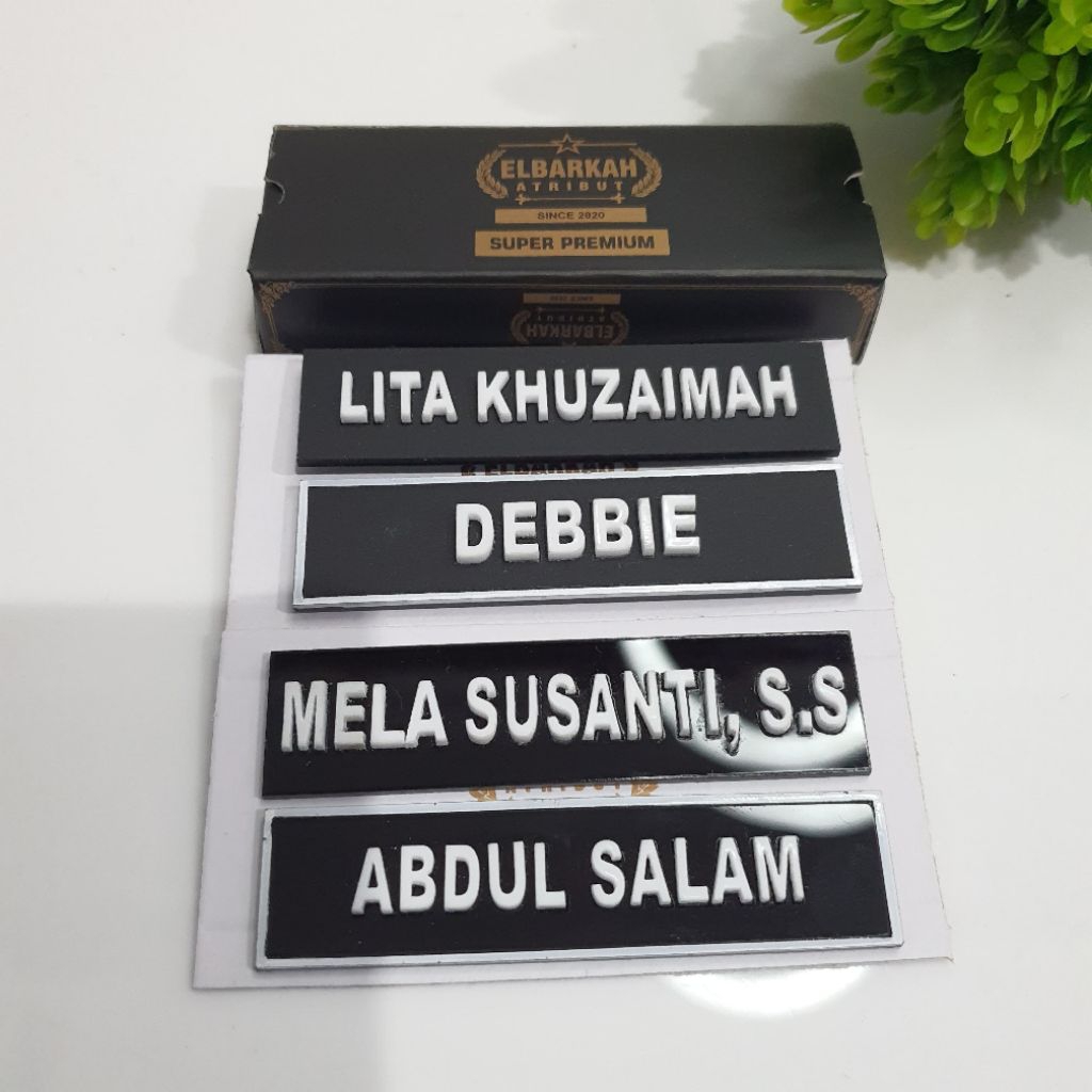Jual PAPAN NAMA DADA / NAME TAG AKRILIK FULL HITAM / LIS PUTIH PAKU ...