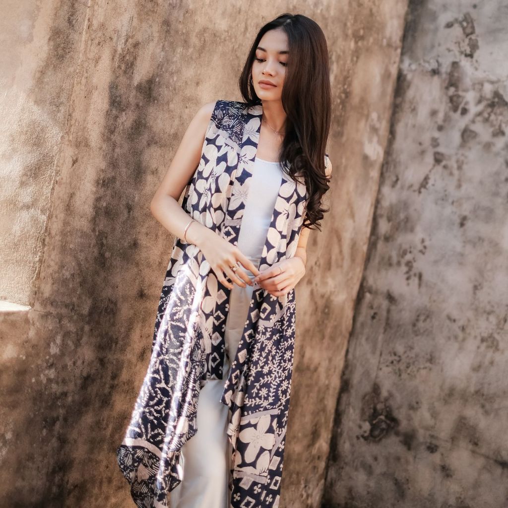 Jual Kira Vest Luaran Batik Outer Batik Modern | titik moela | Shopee ...