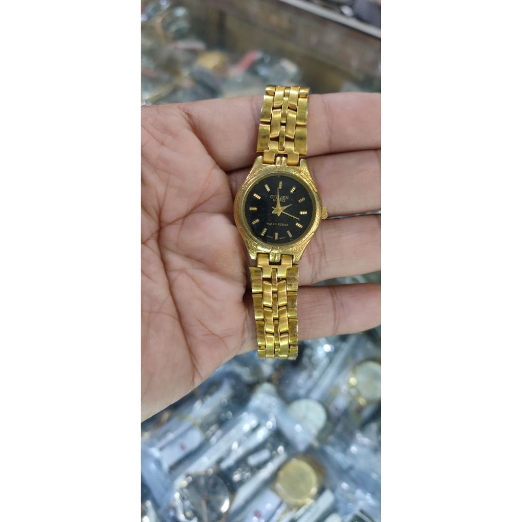 Jual jam tangan wanita citizen quartz klasik gold normal siap pakai ...