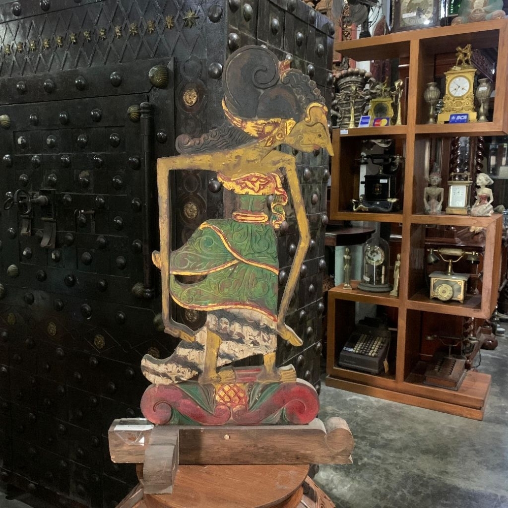 Jual Patung Wayang Ukir Kayu Subadra Jawa dengan Stan Kayu Lawas ...