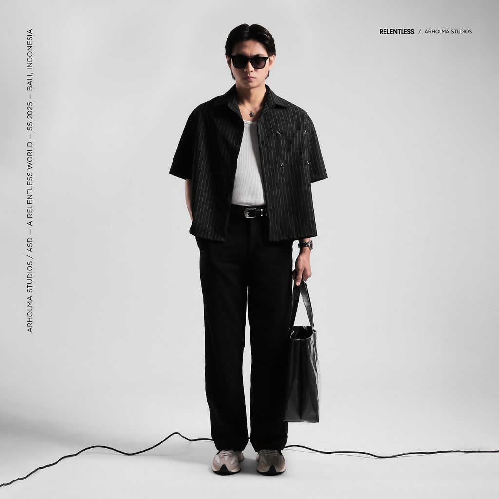 Jual Arholma Studios - Boxy Shirt 'Leon' Black | Shopee Indonesia