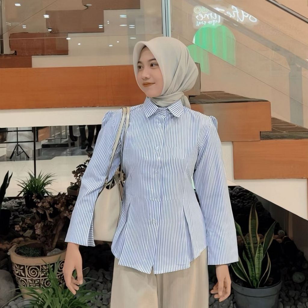 Jual Kemeja Stripe Rempel Fit Body Wanita Casual Daily Formal - Soora ...