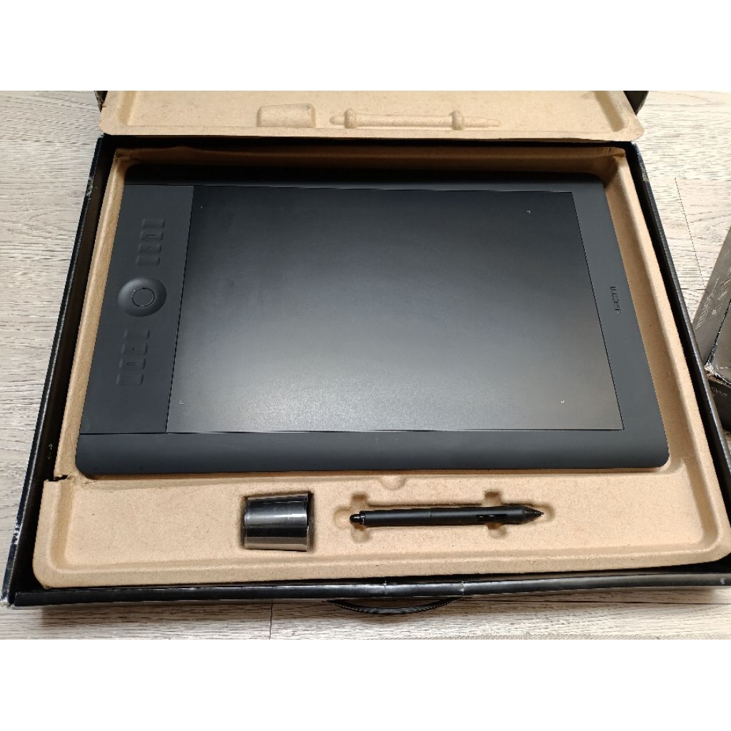 Jual Wacom Intuos Pro PTH-850 PTH-851 large fullset mulus | Shopee ...