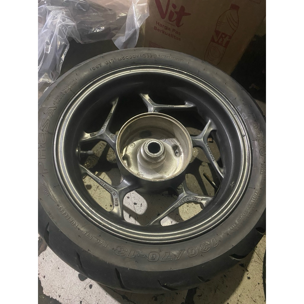 Jual velg belakang pcx 160 original hitam ban halus | Shopee Indonesia
