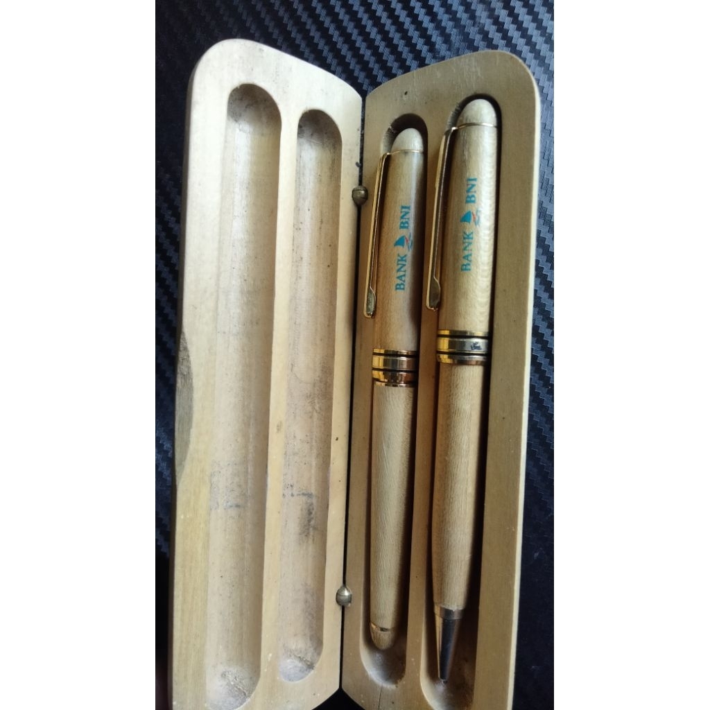 Jual BALLPOINT BOLPEN PULPEN kayu antik edisi BANK BNI | Shopee Indonesia