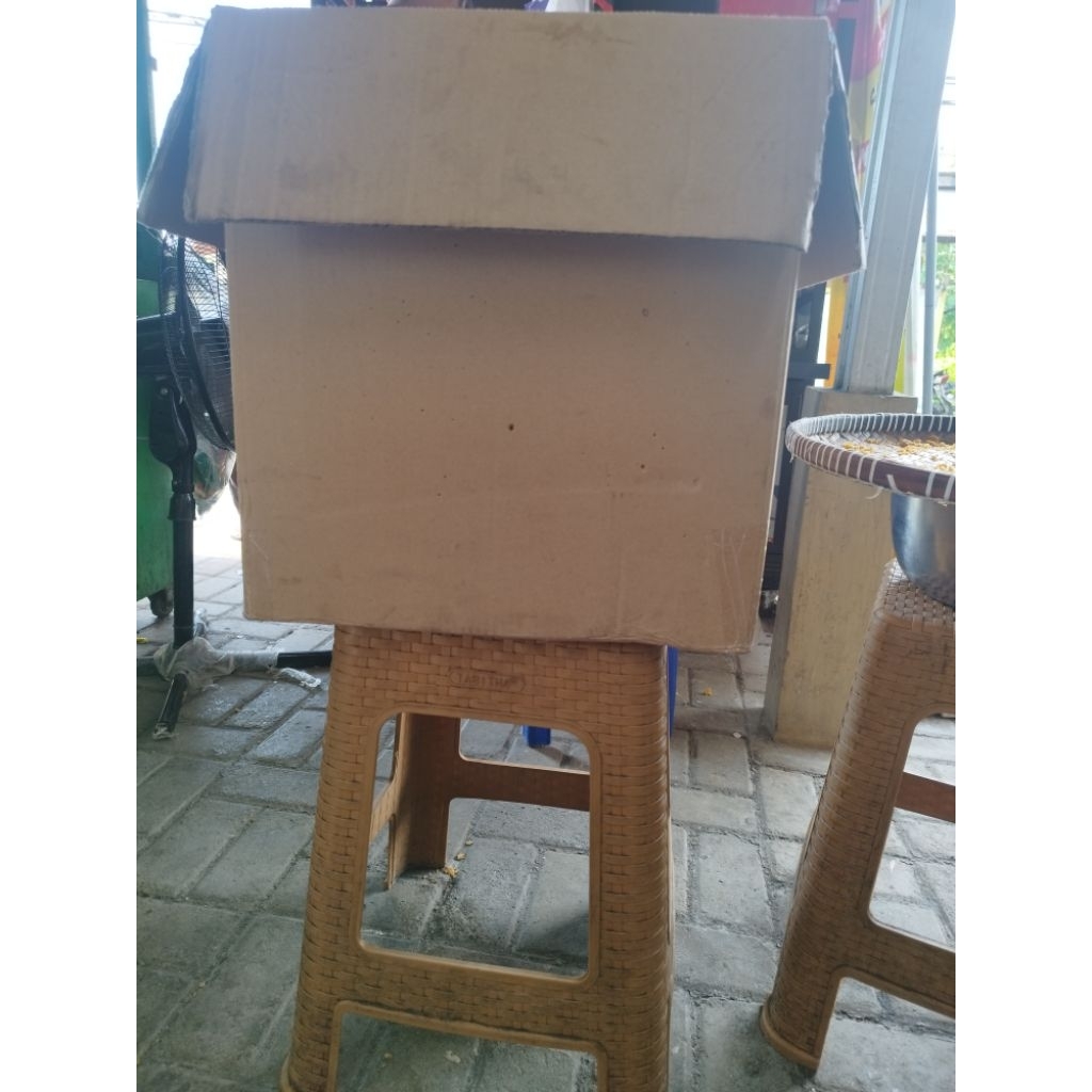 Jual Kardus bekas untuk pindahan / kardus tebal / kardus Aqua | Shopee ...